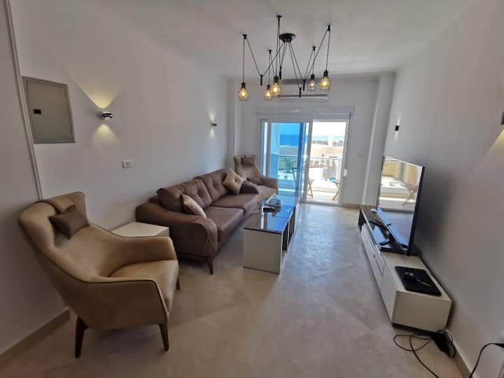 Private Master Bedroom With Shared Living Space - Sarm es-Sejk