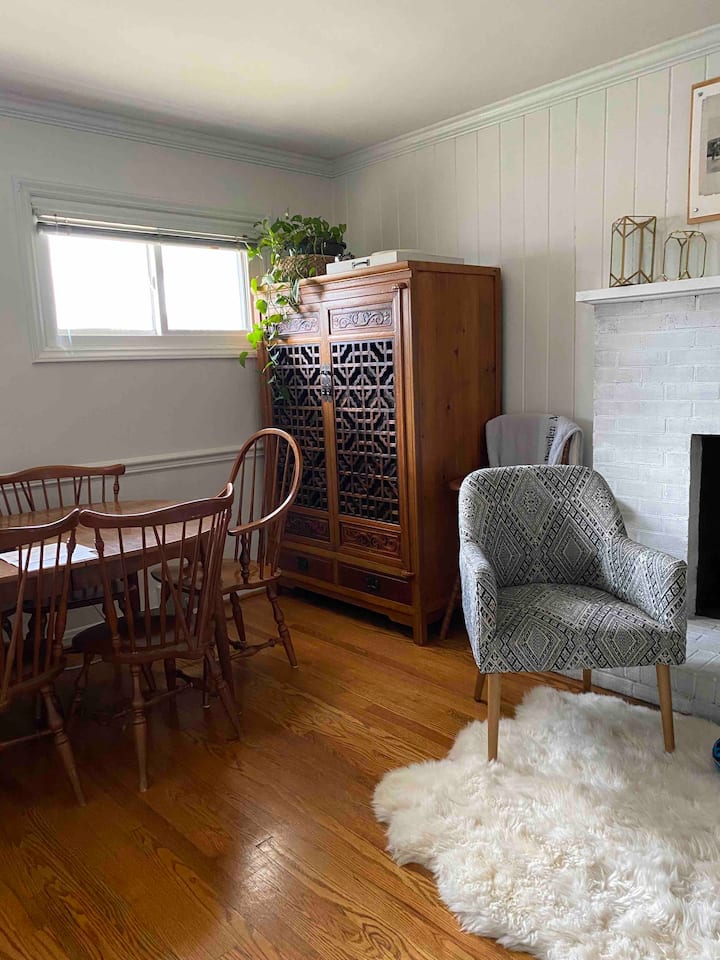 Cozy 3 Bedroom Residential Home That Sleeps 5! - Lynchburg, VA