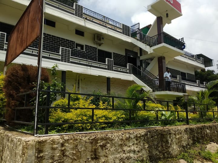 Super Deluxe Room/ Hotel Lasa - Mount Abu