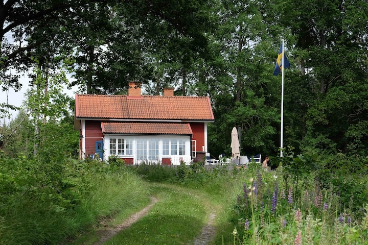 Idylliskt Torp Med Egen Brygga - Vingåker