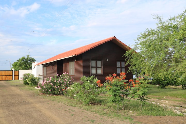 Cozy Wooden House Overlooking The Ocean - Ecuador