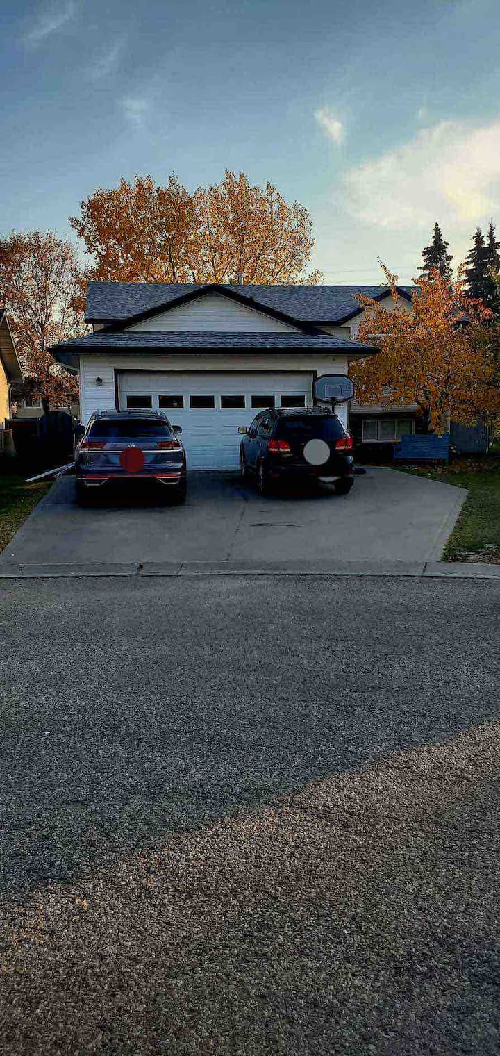 Beautiful Clean Home In A Quite Neighbourhood! - Grande Prairie