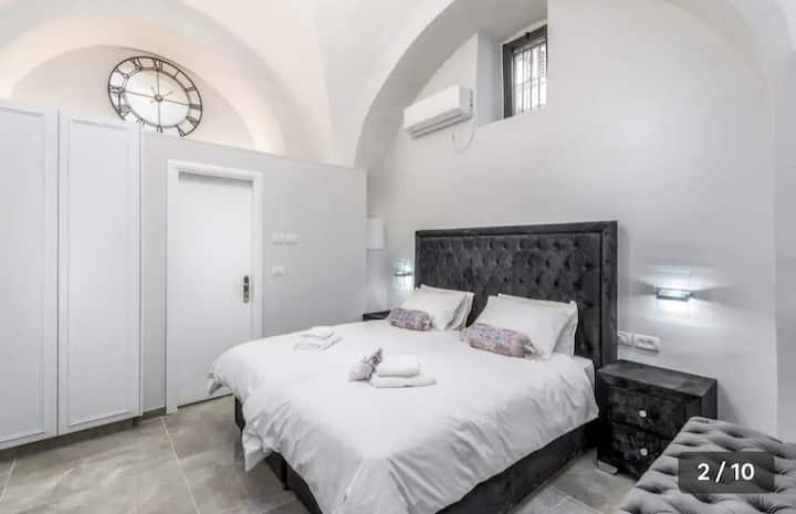 Mamilla Spacious 1 Bedroom Unit - Jerusalem