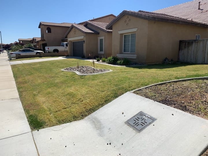 "No Place Like Home 5/4.5/2 - Victorville, CA