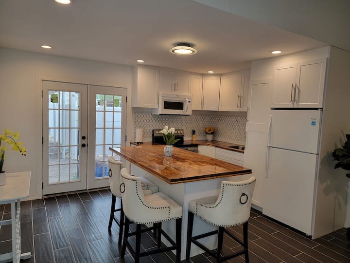 Newly Renovated Centrally Located 1bd Luxury Condo - Santa Teresa, NM