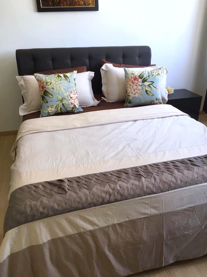 Cozy Sun Drenched Apartment Close To Straits Quay - Tanjung Tokong