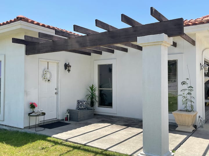Cozy Guest Room In A Prestigious Lake Community - Laredo, TX