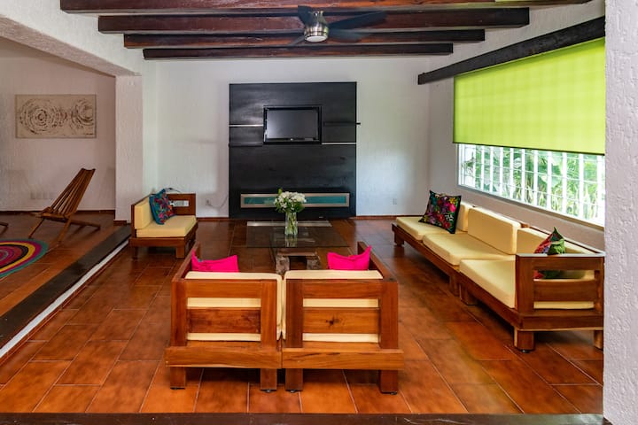 House In The Heart Of Cancun With 4 Bedrooms - Cancún