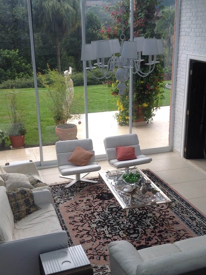 Uma Espetacular Mansão Na Montanha. - São Paulo