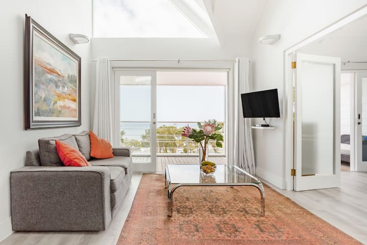 Stunning View Of Lion's Head And Ocean In Camps Bay - 開普敦