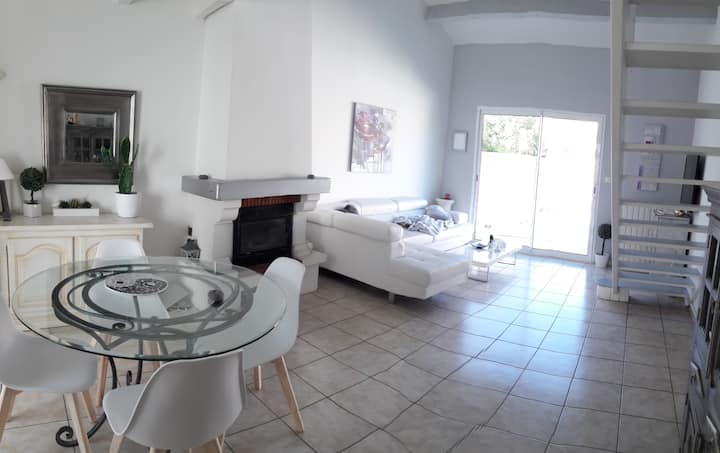 Jolie Maison Cosy Pour 4 Personnes - Nîmes