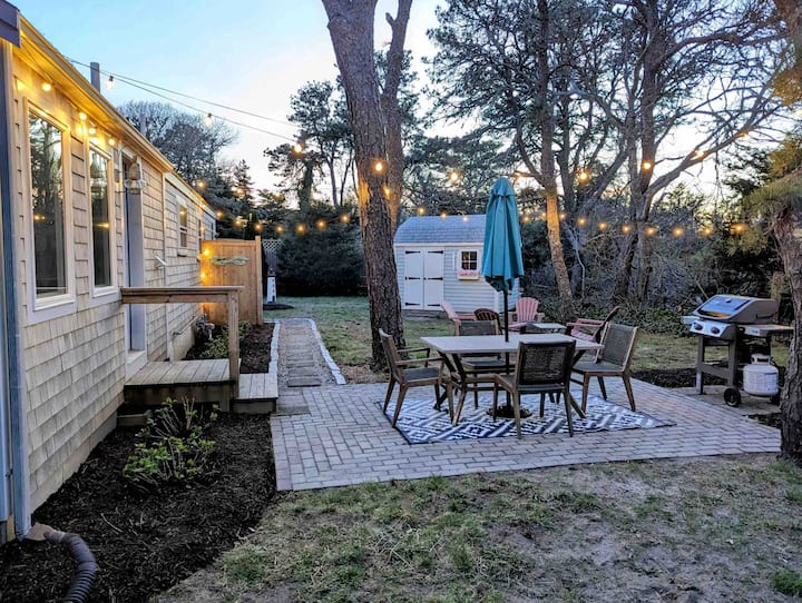 Close To Beach Renovated Dog Friendly Cape Cottage - Chatham, MA