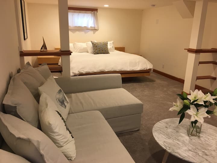 Woodside Suite: Relax Amid Sea Breezes - Seattle, WA