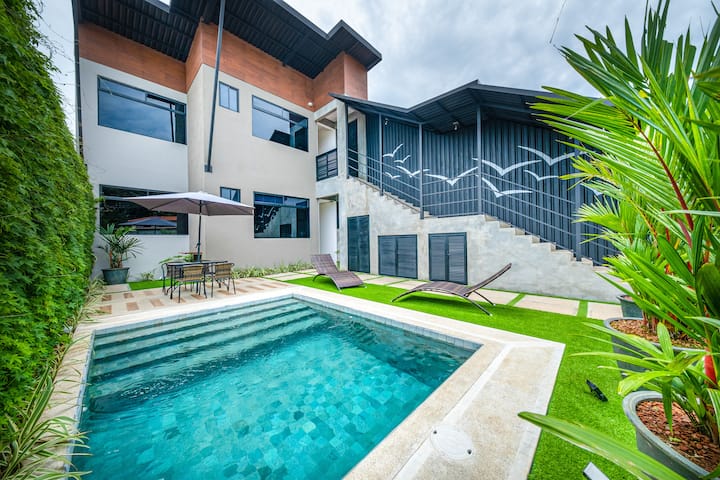 Flawless Industrial Oasis @ The Beach, Sleeps 8 - Playa Herradura