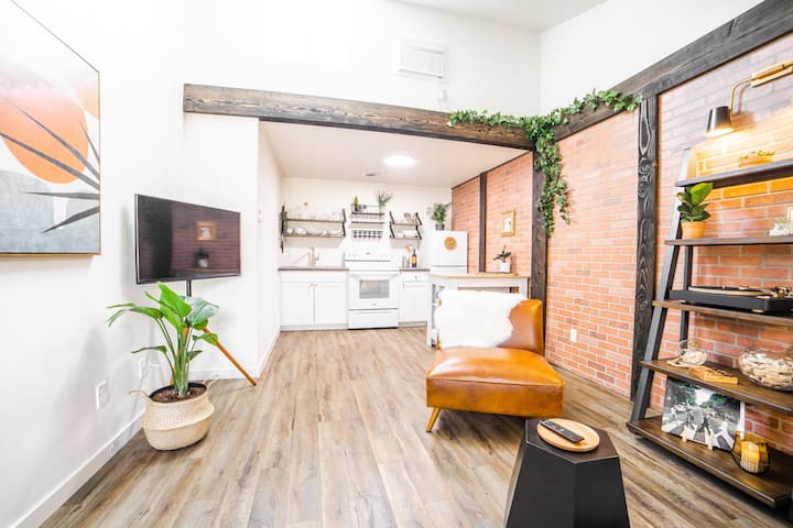 Urban Haven In A Mid Town Condo - Bend, OR