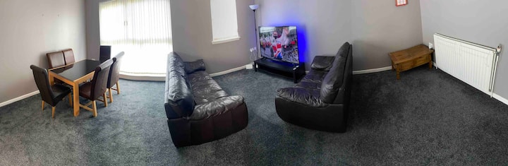 Large Cosy 2 Bedroom Glasgow Home - Motherwell