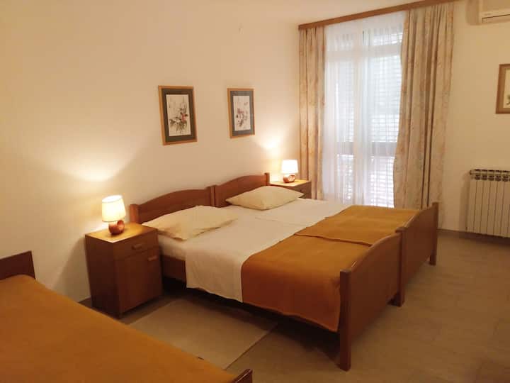Haus Anne Brela - Spacious Room Near The Beach - Brela