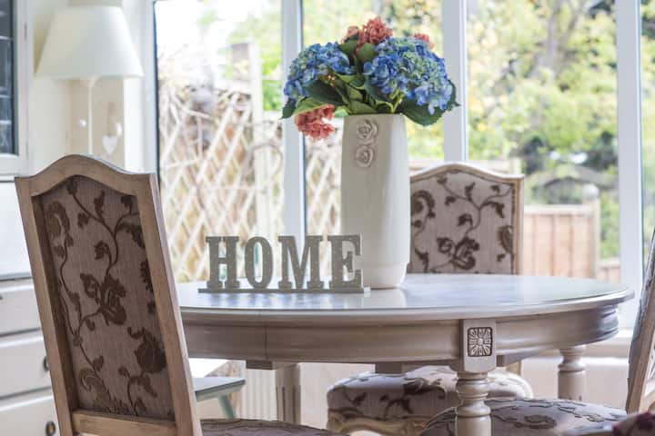 Cosy And Romantic House - Epsom