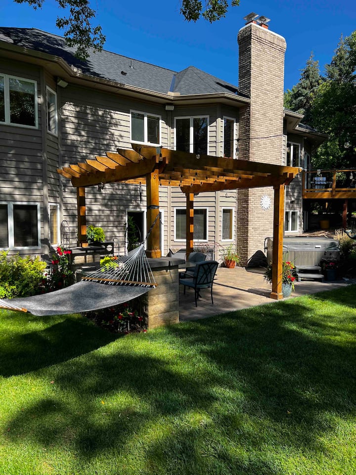 Look No Further | Private Entrance - Minnesota