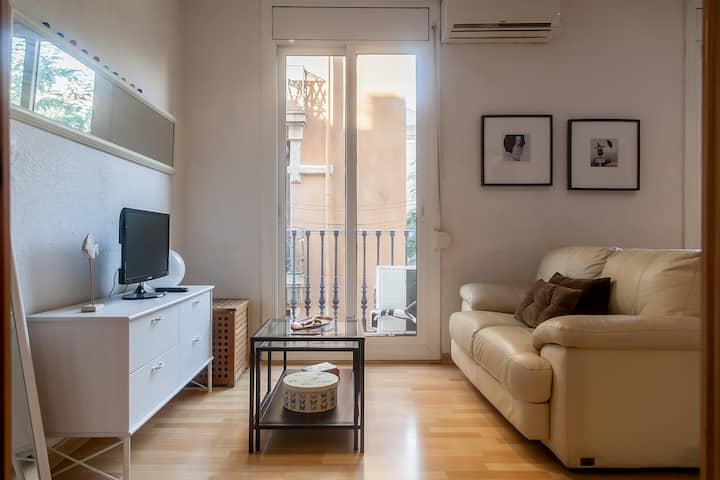 Quiet And Bright Flat In Center. - Barcelona