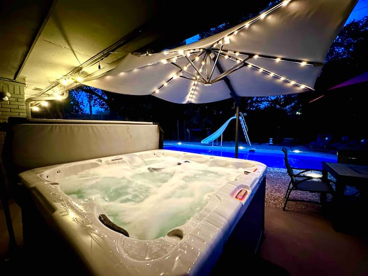 Monthly Rental Grand Pool: Massage, Hottub, Games - Deep Deuce - Oklahoma City