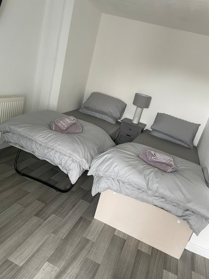 1 Single Or Twin Room, With En-suite - Carmarthenshire