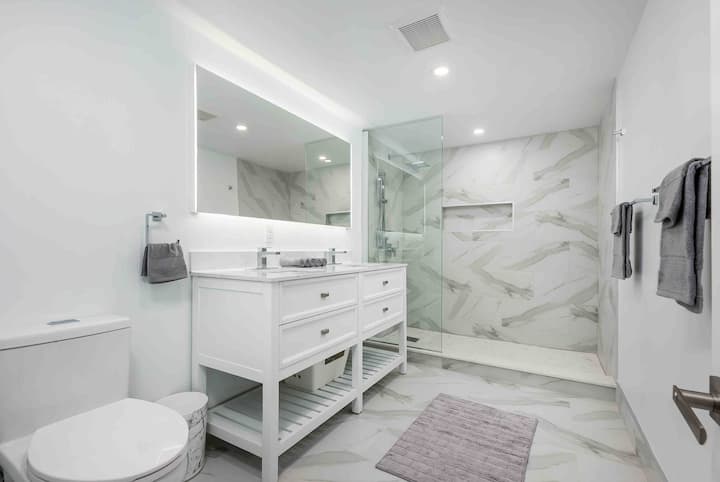 Newly Fully Renovated Cosy Townhouse In Great Area - Montreal