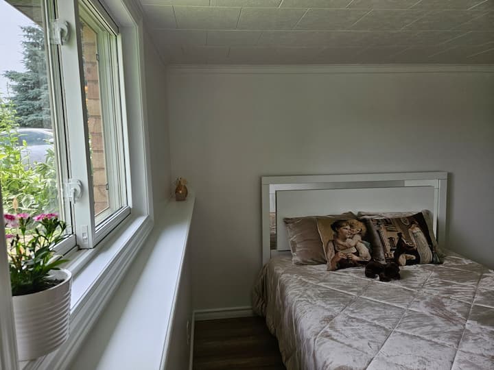 Comfy & Minimalistic - Brockville