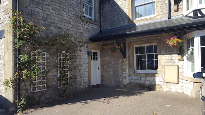 Rockingham Lodge Apartment - Castleton