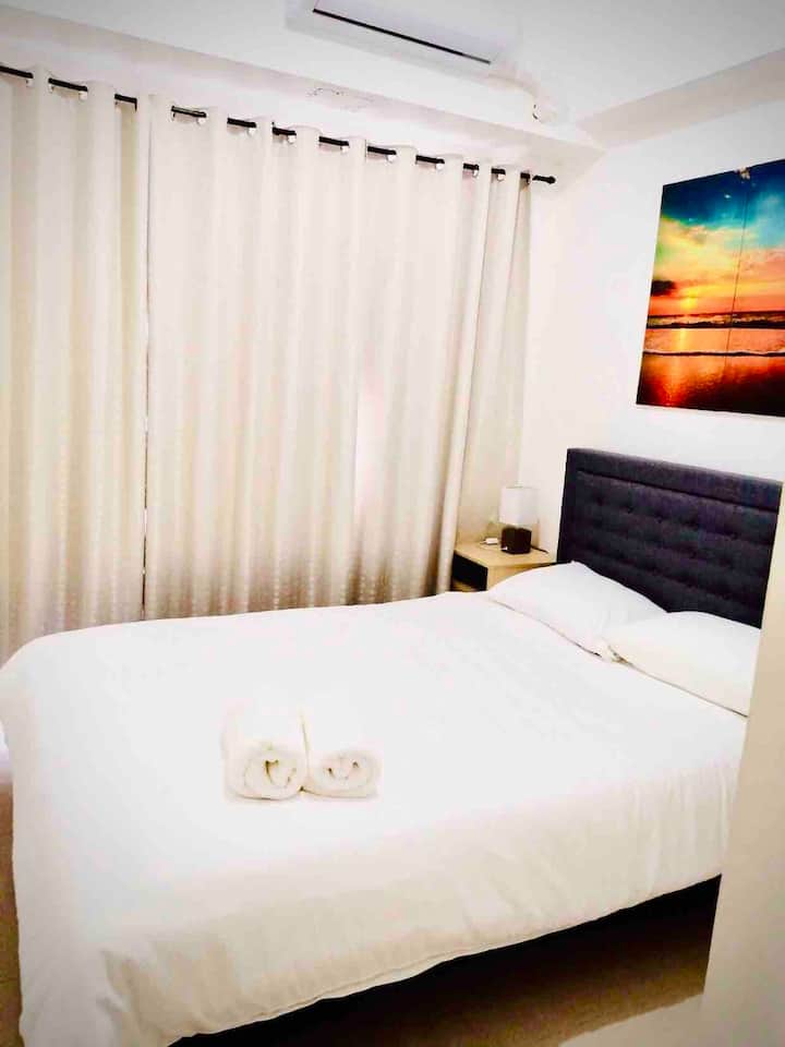 Comfy  Staycation 2-br Condo South Residences - Las Piñas