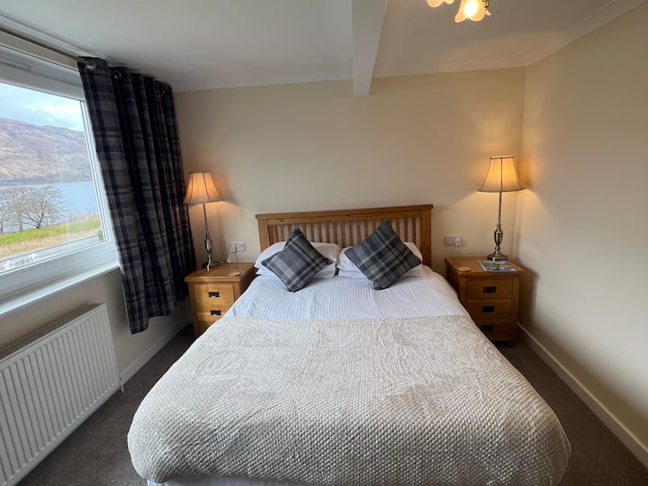 Glenshiel Guest Room 3 -En-suite Large Double Room - Fort William