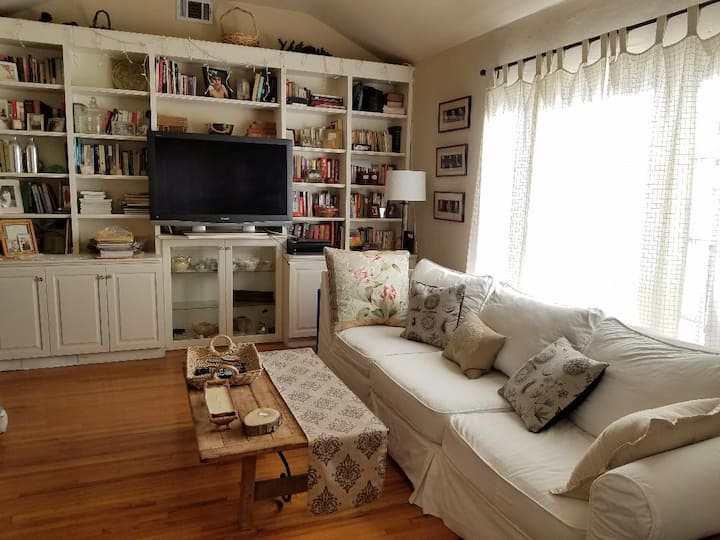 Entire Cozy 2 Br House & Huge Yard In The Valley! - Sun Valley - Los Angeles