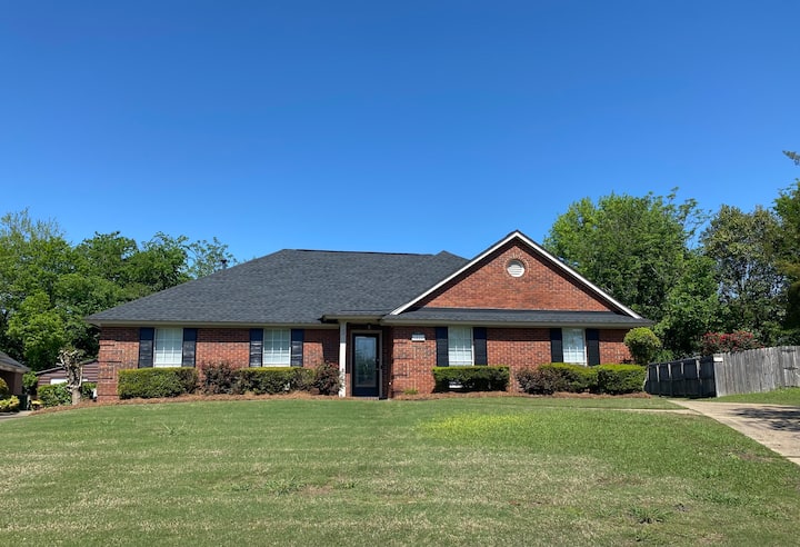 Quaint And Quiet Family Getaway - Montgomery, AL