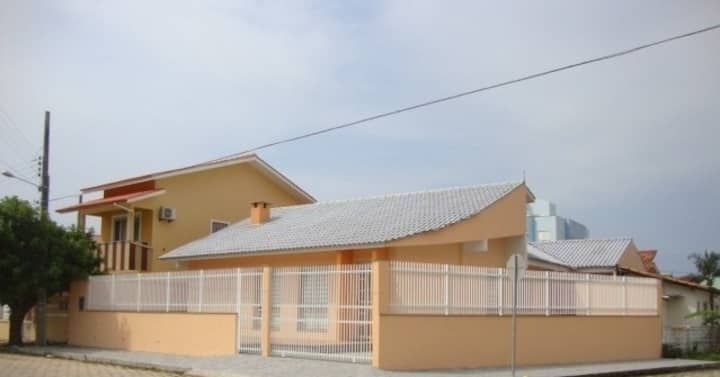 Casa - Praia De Palmas/sc A 180 Metros Da Praia - Governador Celso Ramos