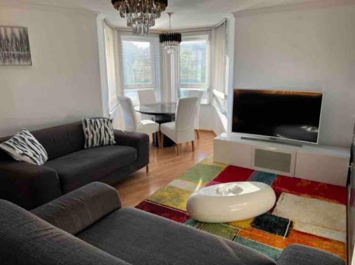Glasgow Central 3 Bed / 2 Bath Flat With Parking - Glasgow