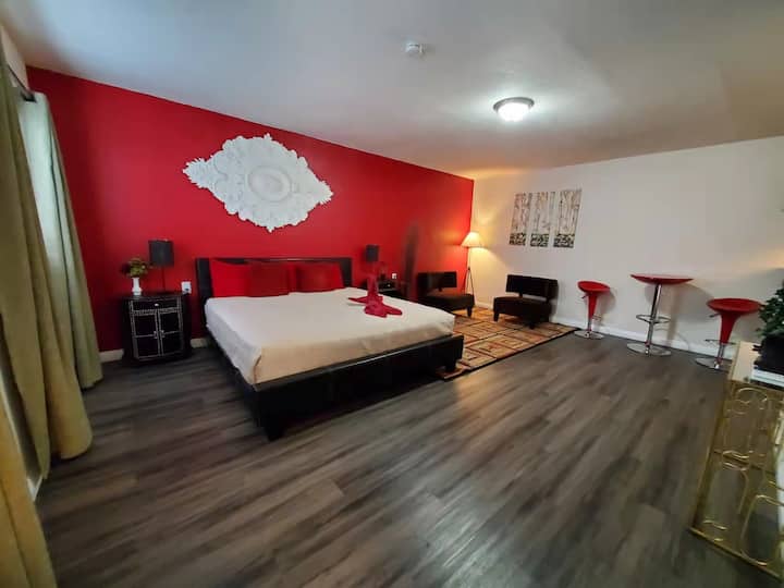 Spacious 1 Bedroom Studio With Private Bath & Kitchenette - Las Vegas, NV