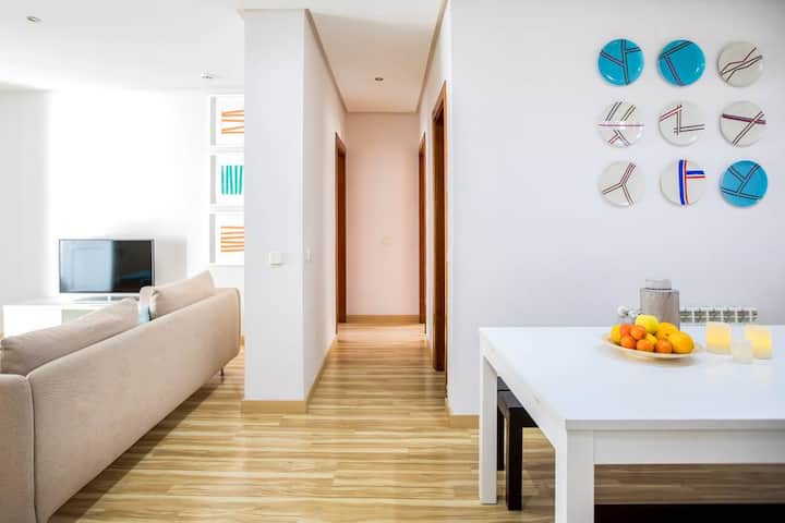 Mola! Sol 2 Bedroom Apartment, 6 People - Madrid