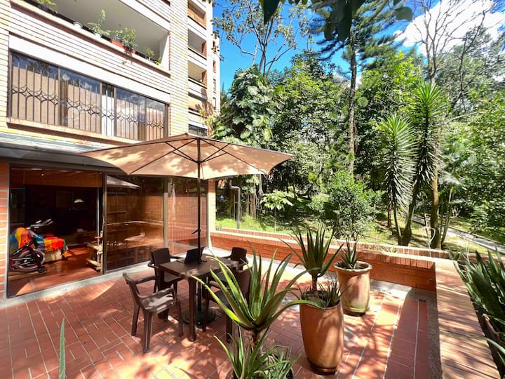Spacious 1940 Ft² | Terrace + Parking In Poblado - Medellín