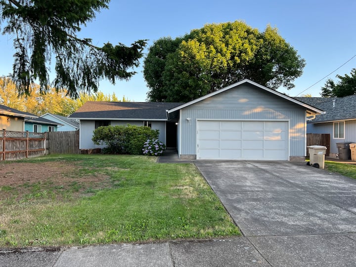 Simple & Convenient With Full Garage, Deck & Yard - Corvallis, OR