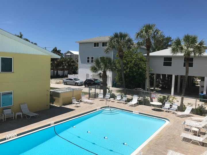 Cute 1bedroom Beach Condo, Only Steps From Beach! - Bradenton Beach, FL