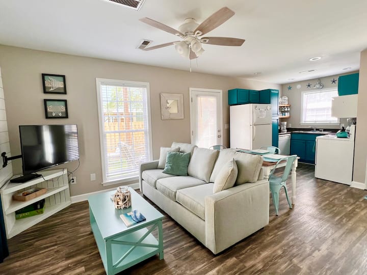 Charming 2 Br 2ba Cottage~walk To Beach! - Oak Island, NC