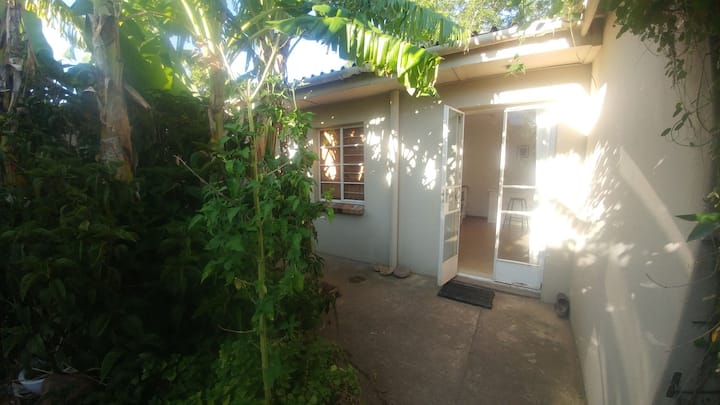 Separate Entrance One Bedroom Garden Flat - Stellenbosch