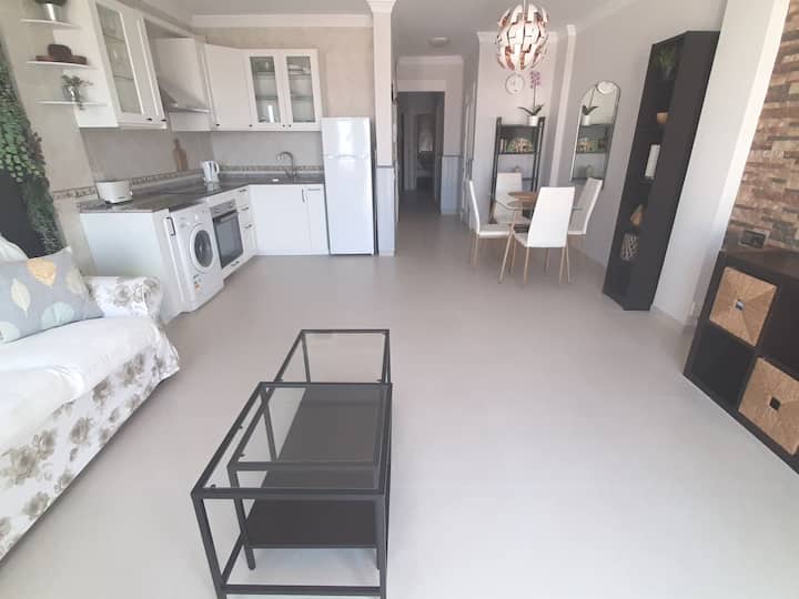 Vut/ma/650255.       2 Bed Apt In Great Location - Nerja