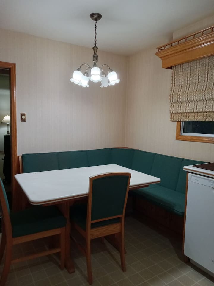 Room In Transcona
(Room 1) - 溫尼伯