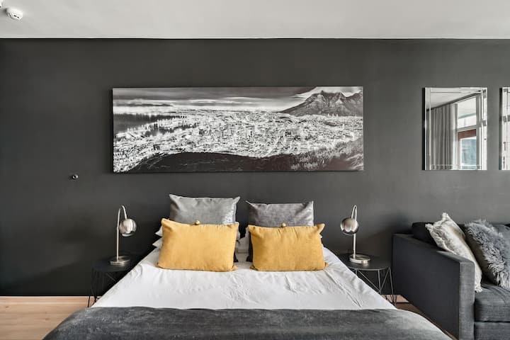 Take In The City Views From This Central Apartment - Camps Bay