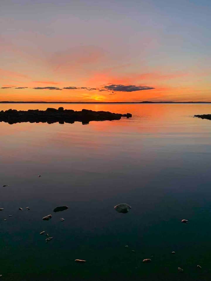 Nyrenoverad Stuga Med Sjötomt - Ljungby