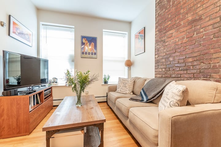 •Lower East Side “Sunny One Br-live In The Action! - Manhattan, NY