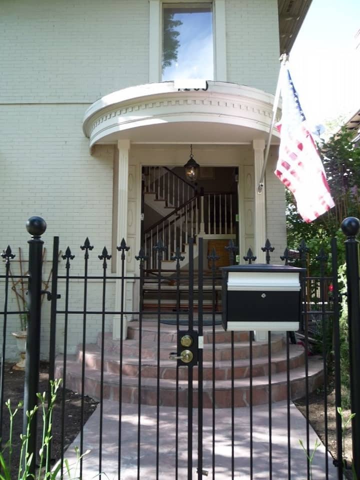 Private Apartment  In Historic Mansion - Denver, CO