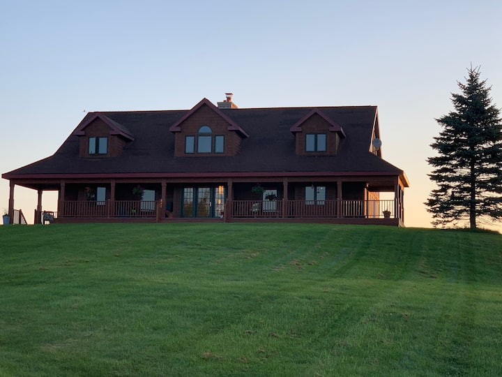 Upscale & Unique Racer’s Getaway Near Road America - Elkhart Lake