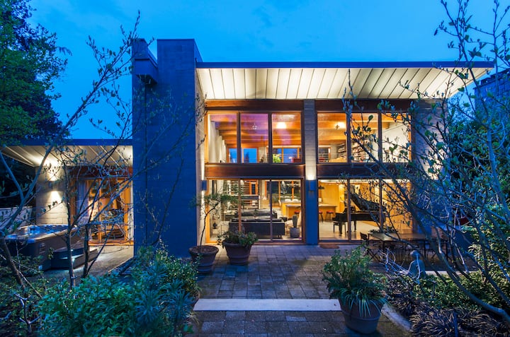 Private Oasis In Vancouver With Pool And Hot Tub - Richmond
